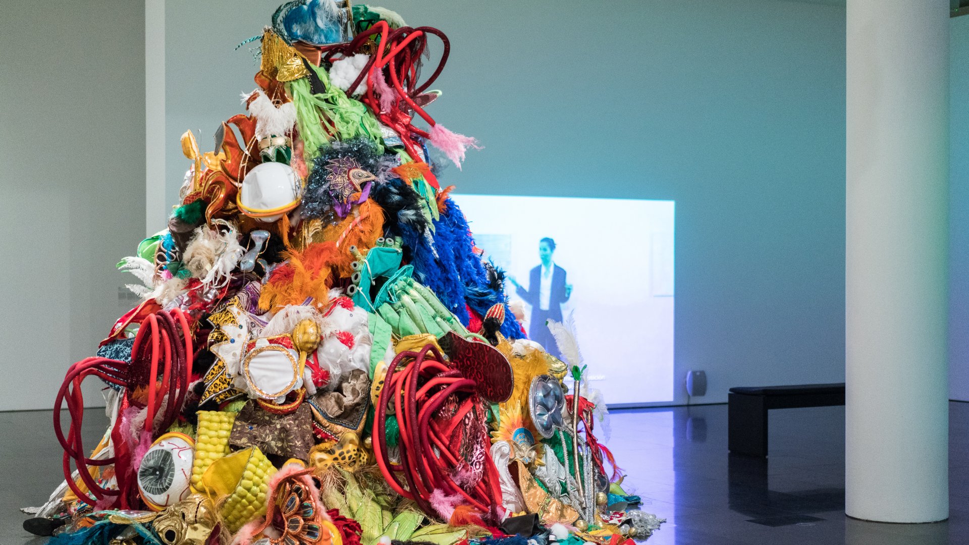 Exhibition - Andrea Fraser. L’1%, c'est moi | MACBA Museum of ...